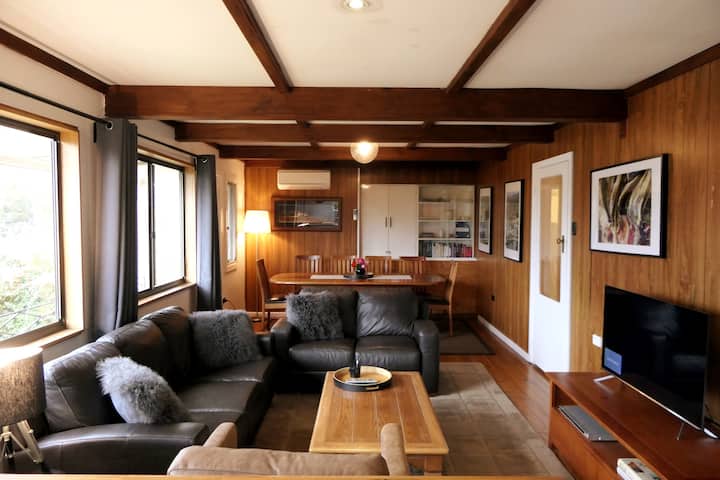 Rosewood- Cheerful 3-bedroom Cottage With A View - Jindabyne