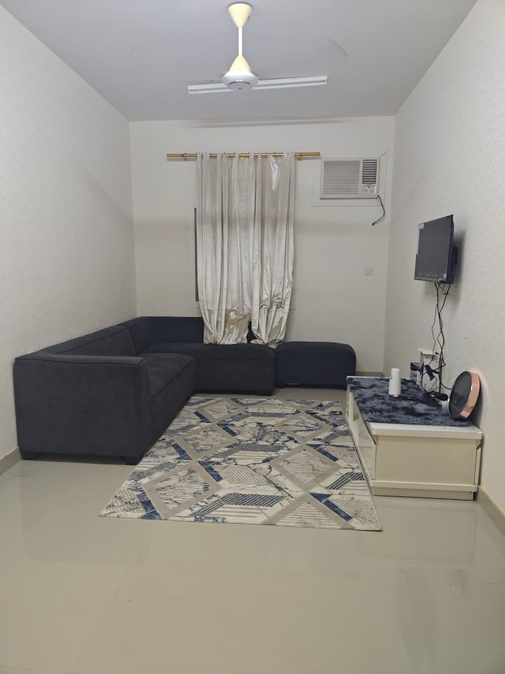 شقة،غرفتين وصاله ومطبخ وحمامين وبلكونتين (جاهزه) - Salalah