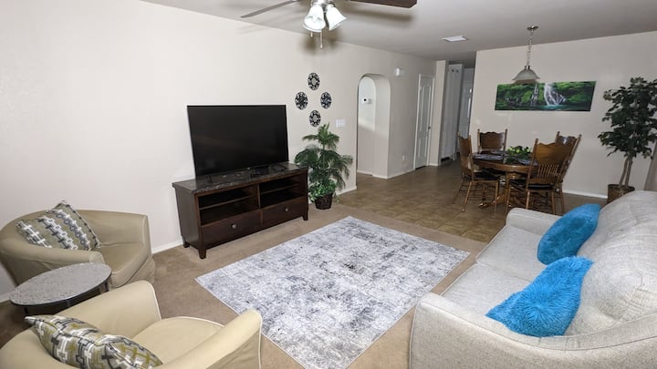 Waterfall Haven / Sleeps 6 / 3 Beds / 2 Full Baths - El Paso, TX