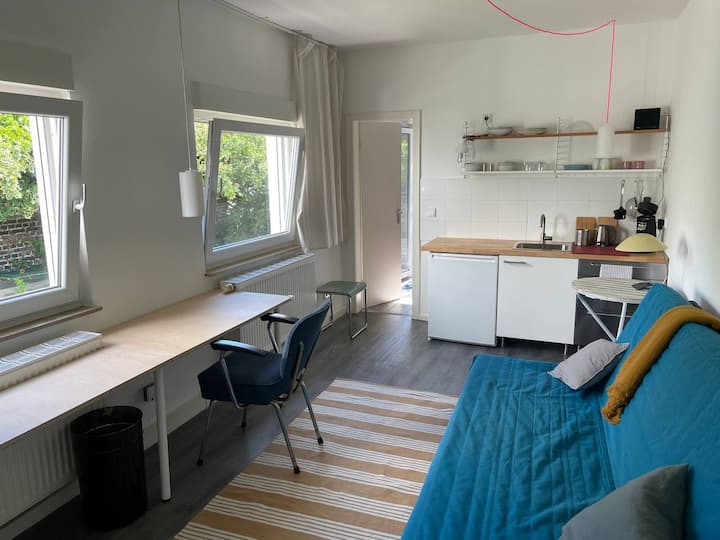 Kleines Messeapartment Mit Terrasse Im Grünen - Köln