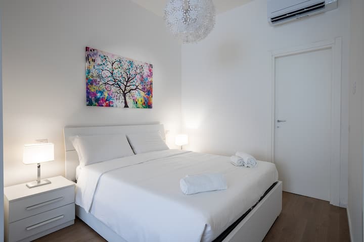 Family Suite · Uni Bocconi · Free Street Parking - Milan