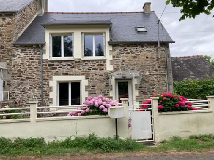 Jolie Maison Bretonne - Jugon-les-Lacs