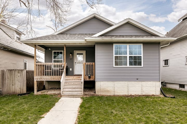 Stadium House - Next To Kernels/roughriders Arena - Cedar Rapids, IA