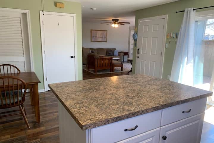 Roomy 2 Bed 2.5 Bath Condo W/ Shared Pool - Minutes From Beach - Kitty Hawk, NC