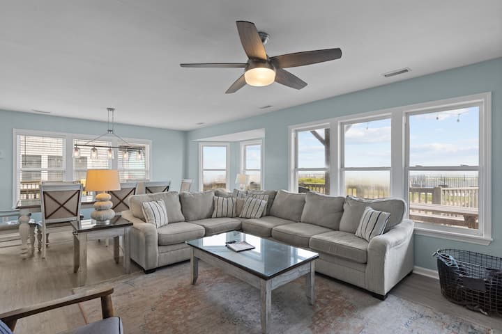 Shore Thing East -Spacious Beachfront Oasis & Pool - Emerald Isle, NC