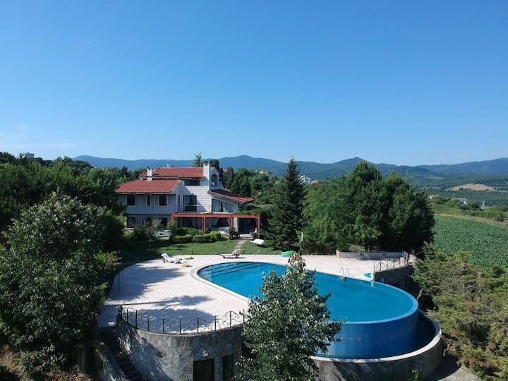 Eşsiz İStanbul Manzaralı, 40dönüm, Havuzlu çIftlik - Çınarcık