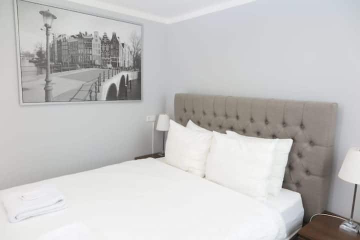 Lockable Double Bedroom, Shared Bathroom, Kitchen1 - Amstelveen