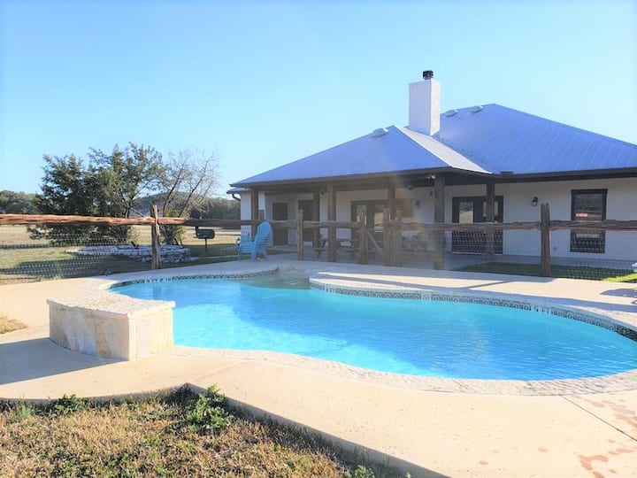 Neal's Lodges Momma Jos - Concan, TX