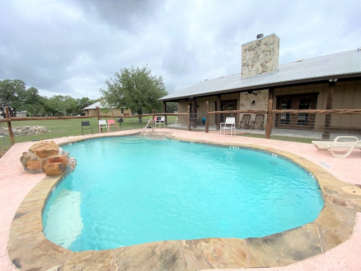 Neal's Lodges Outback - Concan, TX