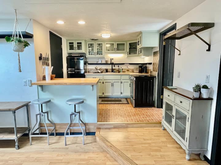 Jj's Place At Sparkle House - Sebastopol, CA