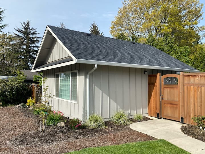 Private 1 Bedroom Guesthouse - Quiet Neighborhood - Eugene, OR