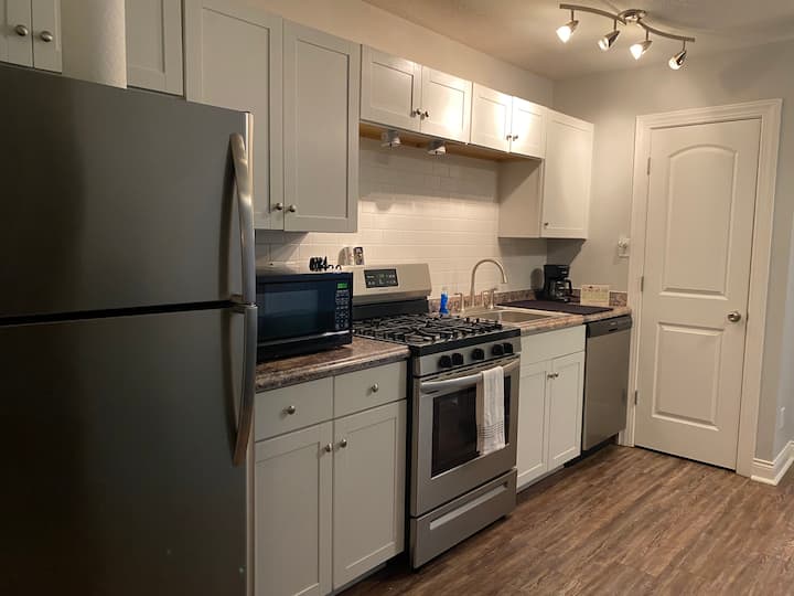 Downtown L :1 Bedroom Apartment. Evansville - 伊凡斯維爾