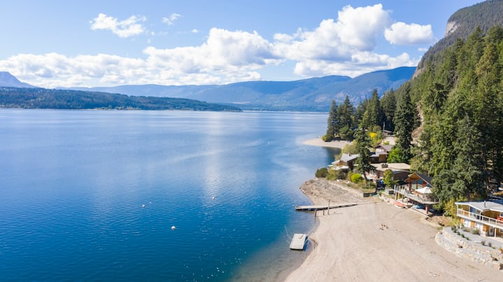 Stunning Lakefront Cabin With Private Beach & Dock On Shuswap Lake! - British Columbia