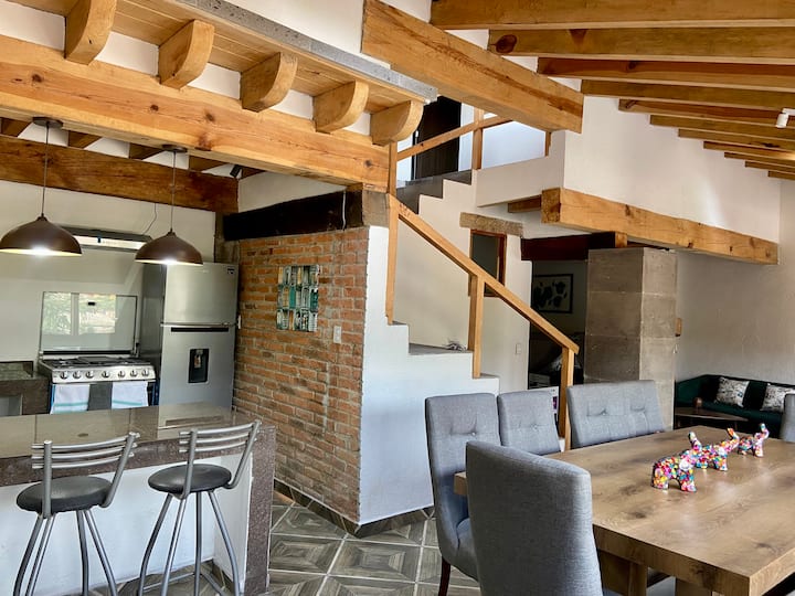 Casa Con Vista A La Montaña Y Súper Ubicación. - Valle de Bravo