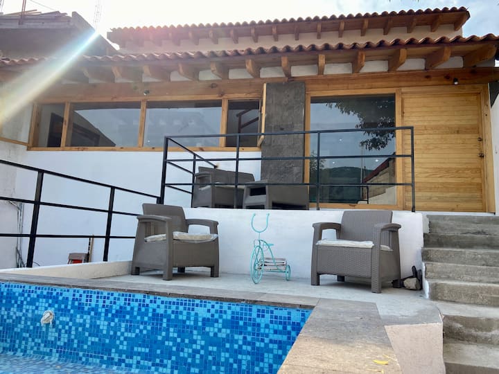 Casa Con Vista A La Montaña Y Súper Ubicación. - Valle de Bravo