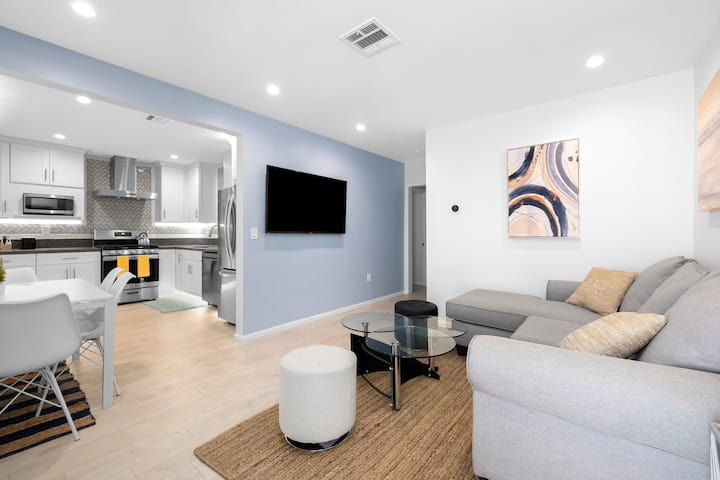 Modern 3bdr/2bth Apt In Prime Hollywood! - Los Angeles, CA