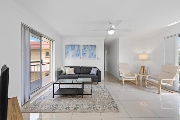 Stylish 3brm Apt W/ City Views,free Parking & Wifi - Salisbury
