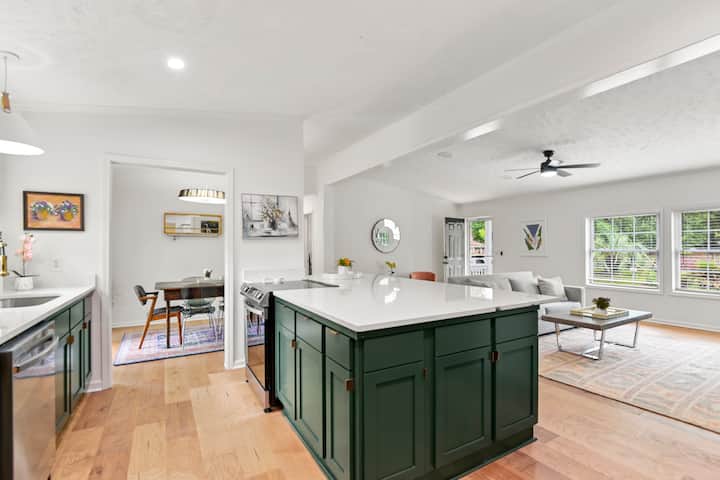 Modern Four-bedroom Home Centrally Located - Charleston, SC