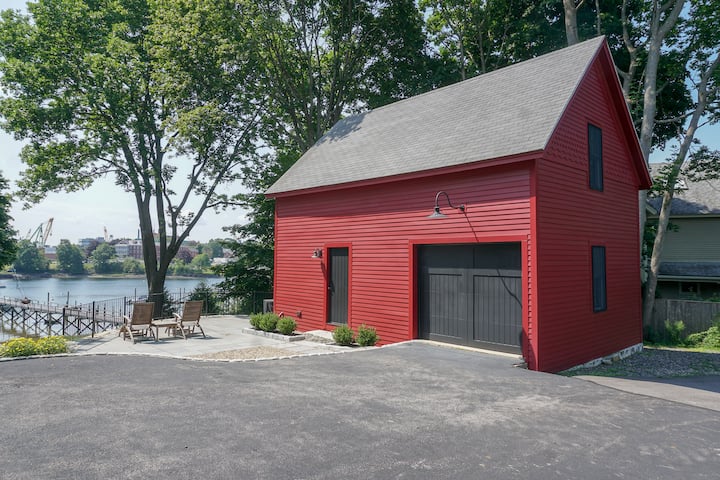 One-of-a-kind Oceanfront 1-bedroom Carriage House - Portsmouth, NH