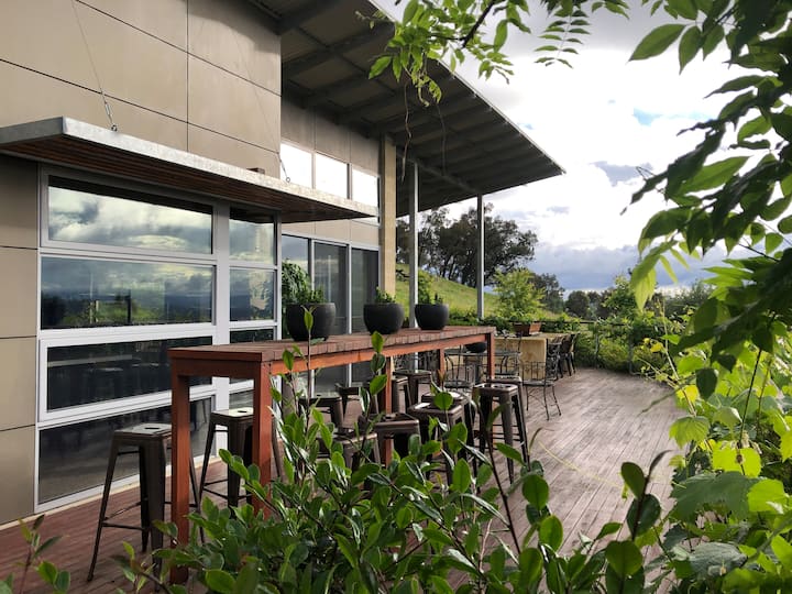 Dellven Drive Luxury Mountain View Retreat - Albury–Wodonga