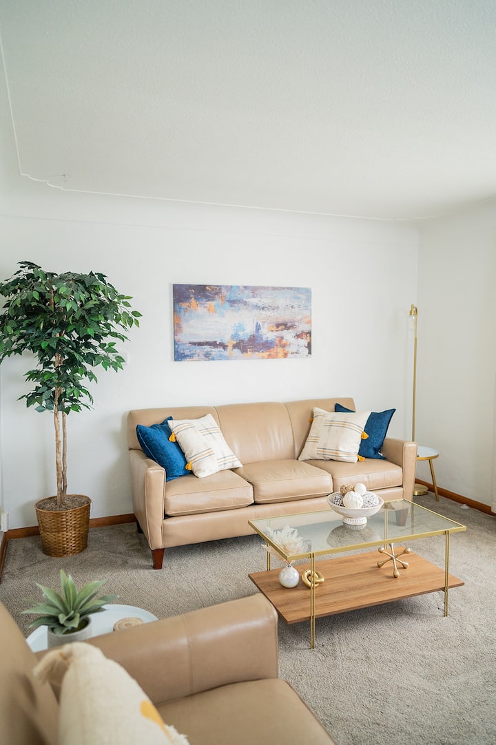 Family & Traveler Friendly Apartment Close To I380 - Cedar Rapids, IA
