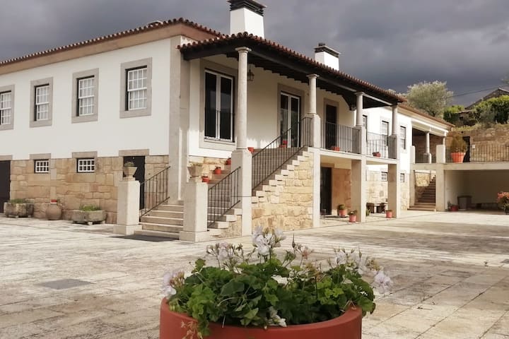 Casa De Campo Espaçosa E Acolhedora - Armamar