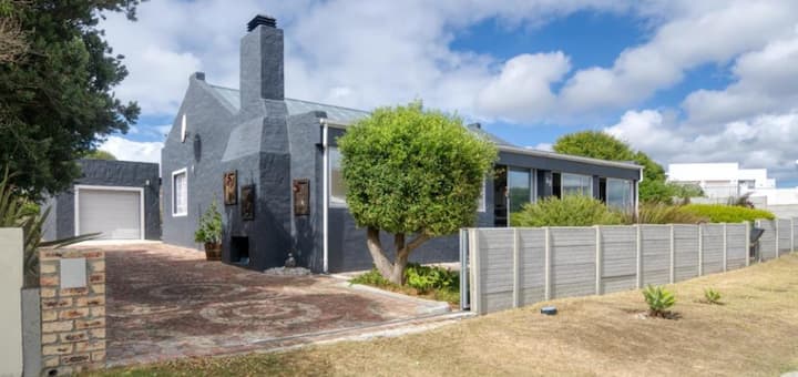 Idyllic Seaside Escape With All The Comforts - De Kelders