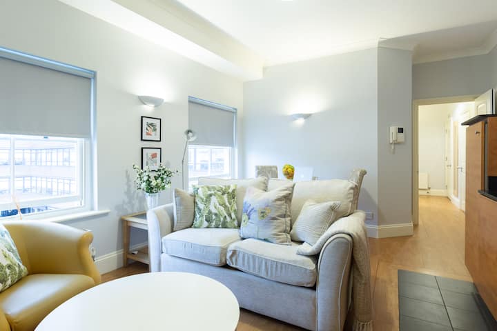 Cardinal Suite 2 Bed, 2 Shower Serviced Apartment - Ipswich