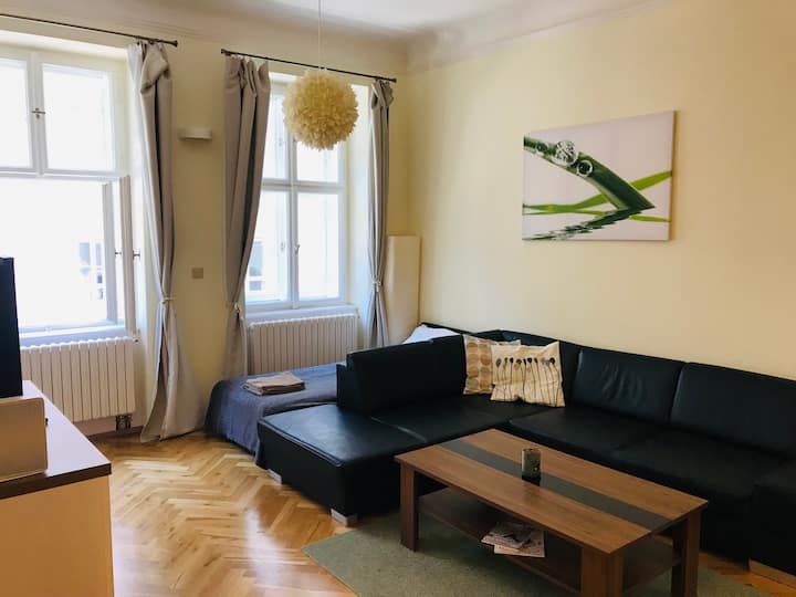 2bdr Apartment In Jungman Square - Prague