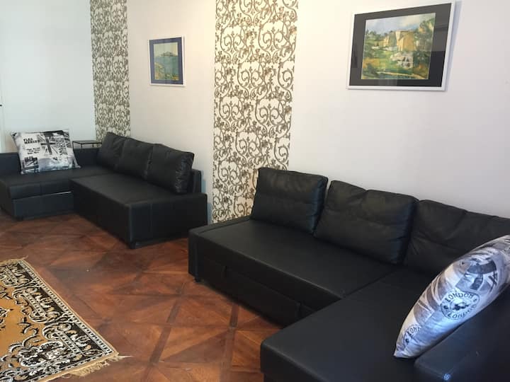 Spacios 4bdr Apartment In Dlazdena - Prague
