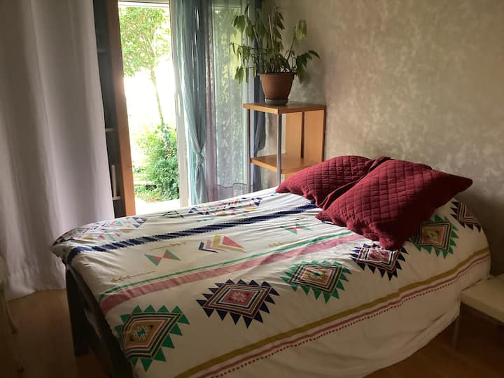 Chambre Dans Agréable Maison De Ville. - Tarbes