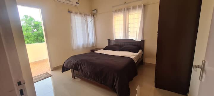 Spacious 3 Bedroom Apt 200 Mtrs From The Beach - Chennai