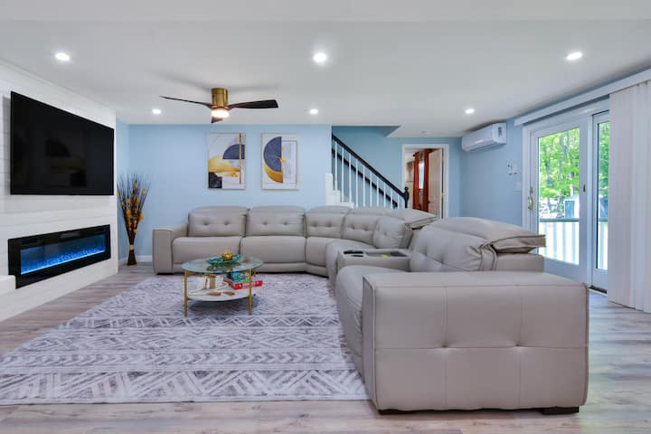 Modern Luxe Getaway Unit With Hot Tub / Fire-pit - Salem, NH