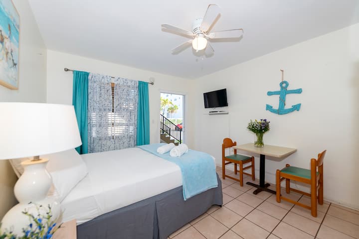 Studio Ocean Side With Full Kitchen - Hollywood, FL