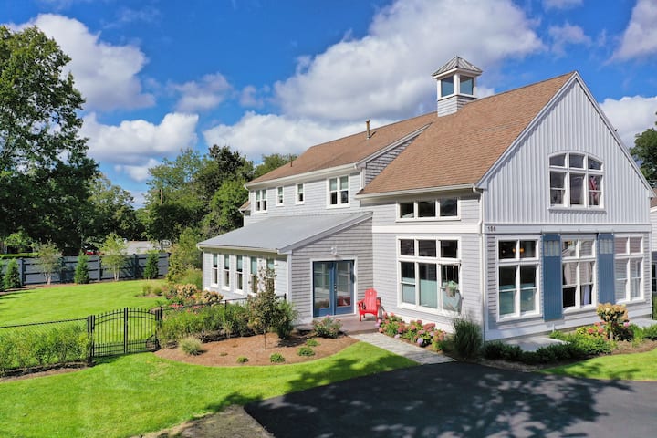 Falmouth Vacation Home. Great For Large Groups! - Falmouth, MA