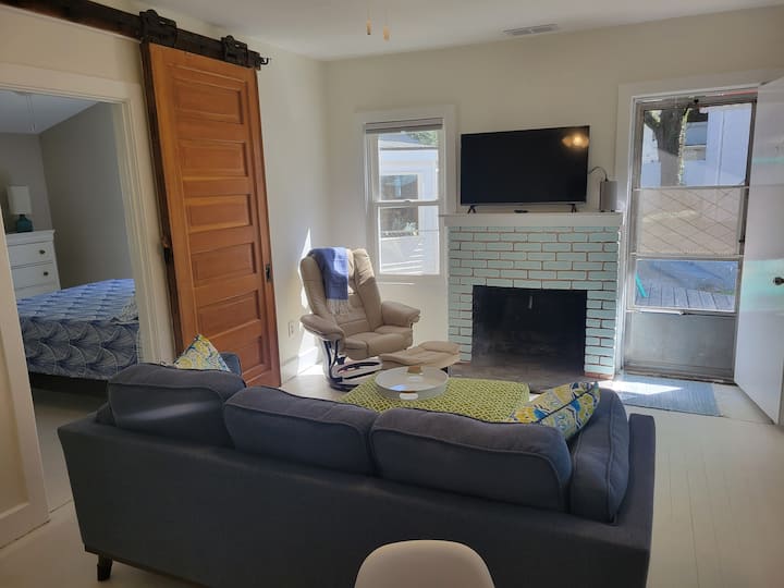 Seaglass Beach Cottage - Lake & Downtown & Sunsets - South Haven, MI