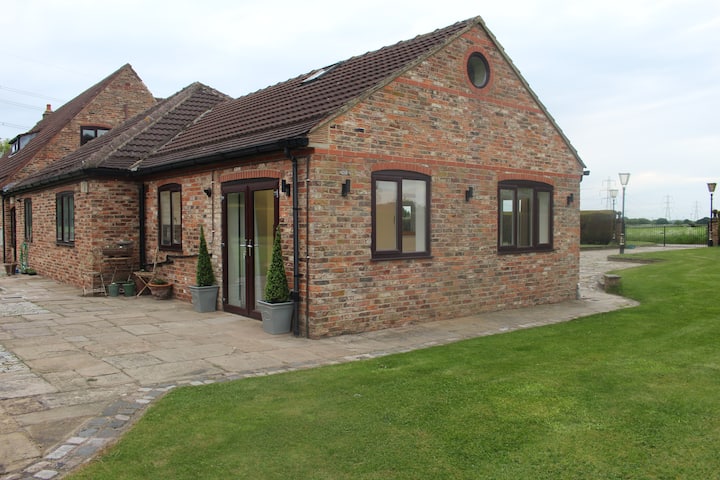 Adorable One Bedroom Cottage With Free Parking - York