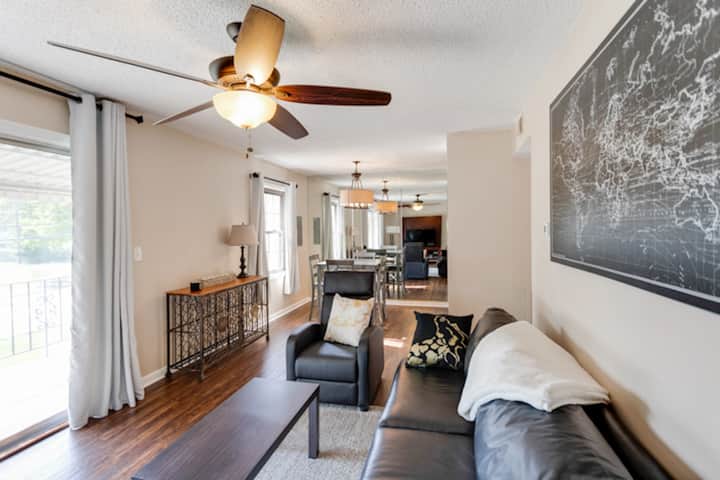 Lovely 1-bedroom Apartment With Pool - Newburgh, IN