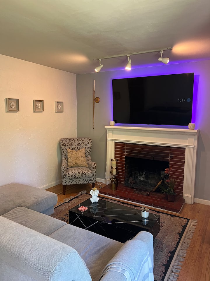 Cozy And Comfy Tree House - Calabasas, CA