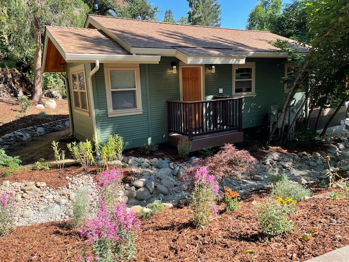 Lithia Park Cabin - Ashland, OR