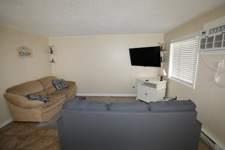 2 Bedroom Condo, Only A Short Walk To The Beach - Ocean City, MD