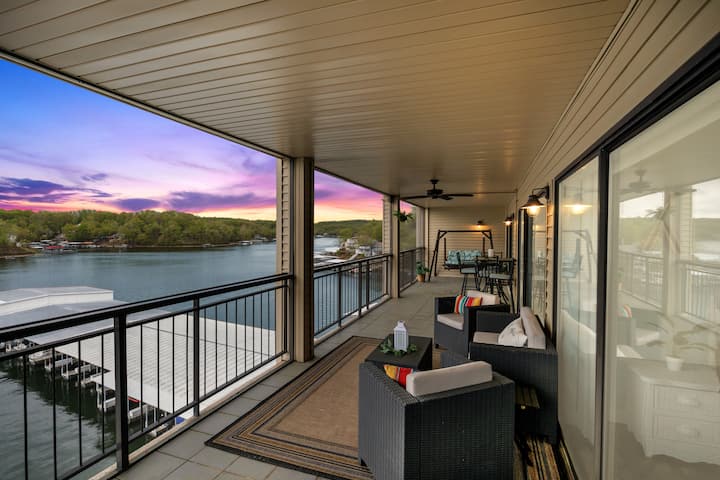 Spacious & Cozy Condo-huge Deck, 12x32 Boat Slip - Lake Ozark, MO