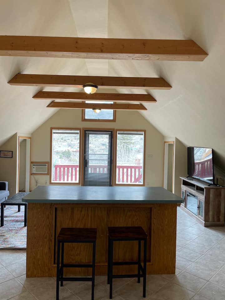 1-bedroom Loft With Spectacular Views - Gardiner, MT