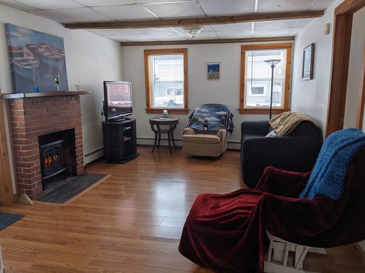 2 Rooms In Lovely Home, Quiet Location - Maine