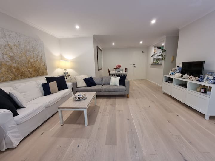 Spacious Beachside Apartment Near Dee Why Beach - Manly