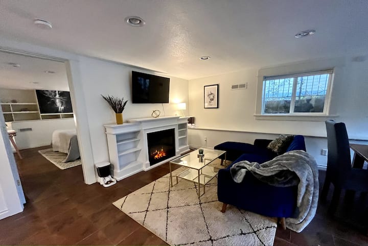 Feb/march Special: Garden Suite With Chickens! - Portland, OR