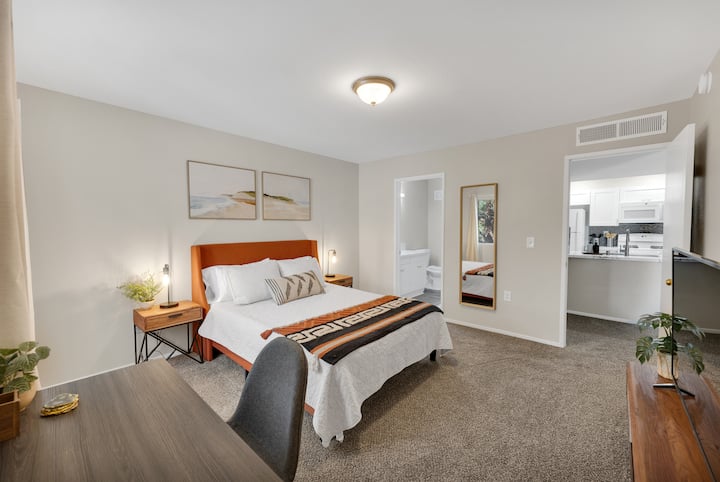 Modern 2bd/2ba Condo 15 Mins From The Strip - 賭城大道