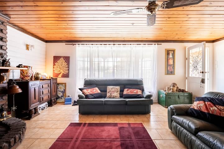 Beautiful,spacious,airy Room With King Sized Bed - Pottsville