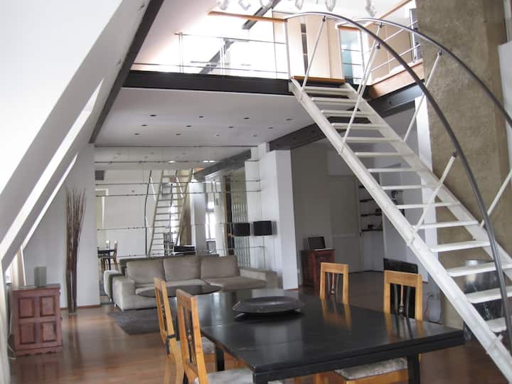 English Garden, Sunny One Bedroom Gallery Loft - München