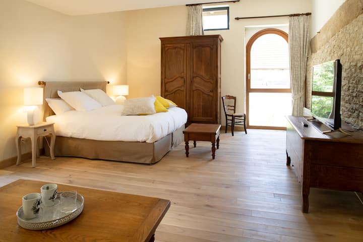 Louise : Lumineuse Chambre De Dentelle Et De Lin - Is-sur-Tille
